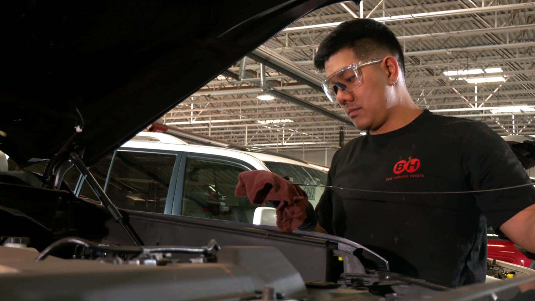 Now Hiring Service Technicians | Bob Howard Toyota